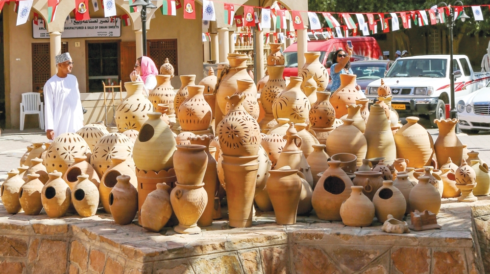 Wiea’ Fakhari Jamil: The Beautiful Clay Pots of Bahla and Oman - Oman ...