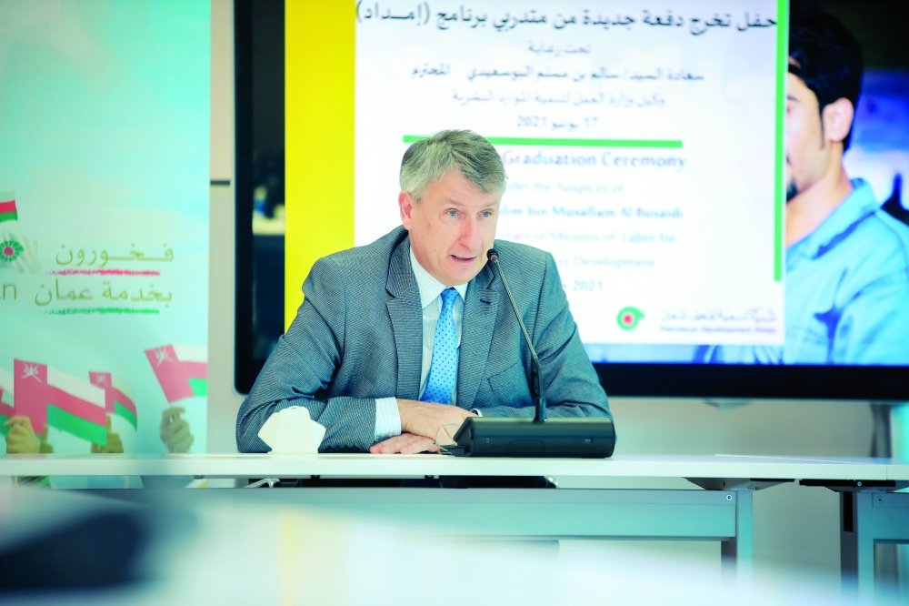 200 Omanis set to take up jobs in Emdad initiative - Oman Observer