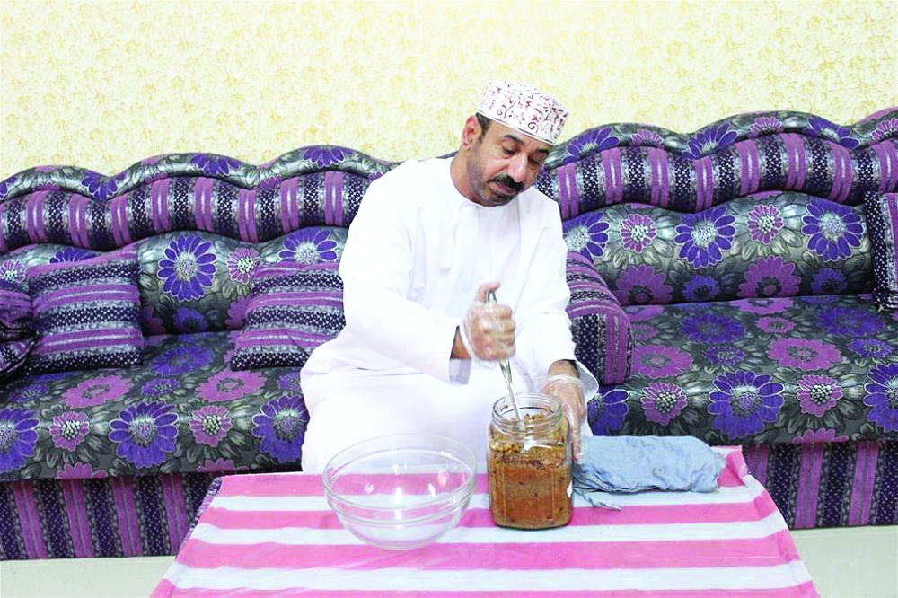 Local apple cider vinegar manufacture in Nizwa - Oman Observer