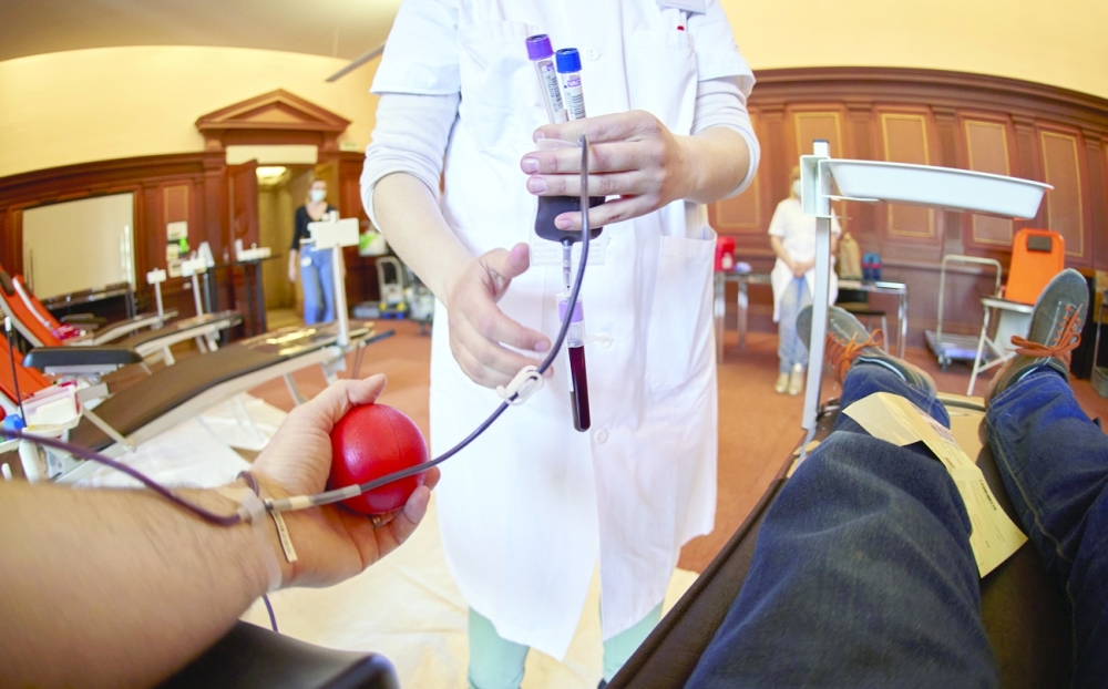 A more get jabbed, fewer give blood - Oman Observer