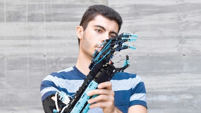 The one-armed boy who built a Lego prosthesis - Oman Observer