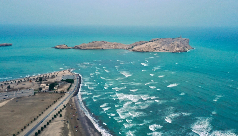 Cyclone Shaheen gets closer to Oman, 130 km away from Muscat - Oman ...