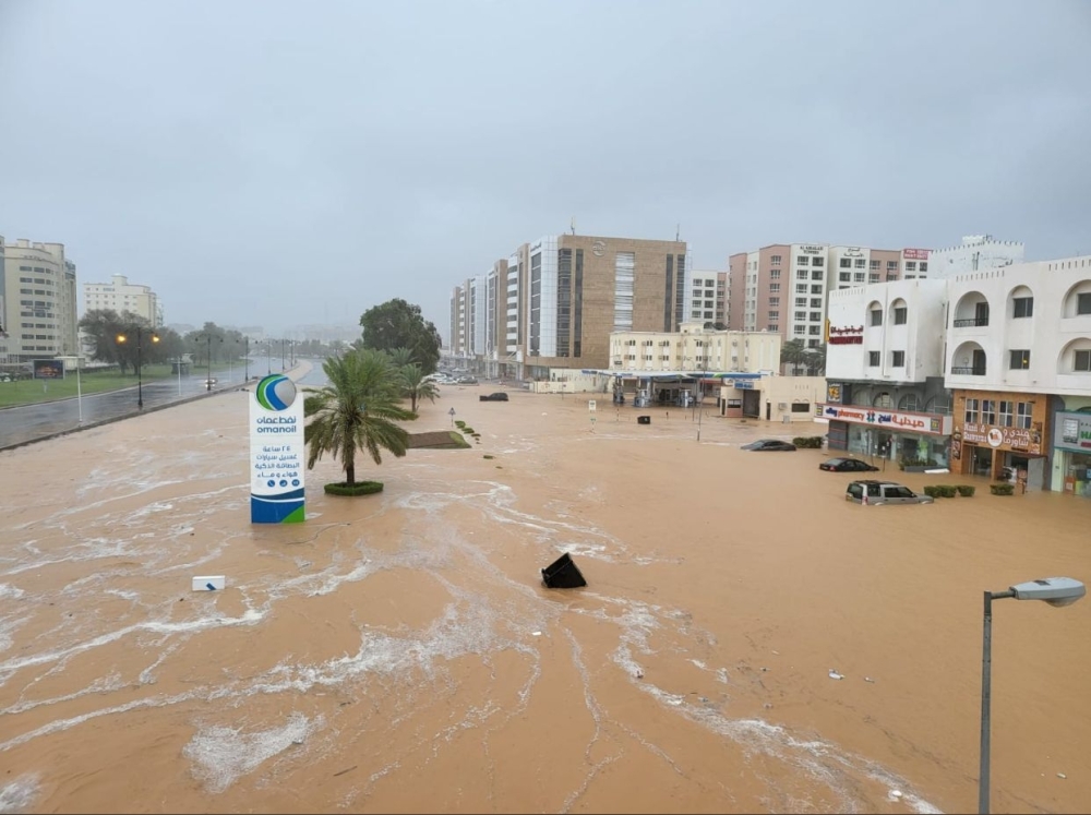 Cyclone Shaheen 60 km away from Oman; heavy rains, strong winds lash ...
