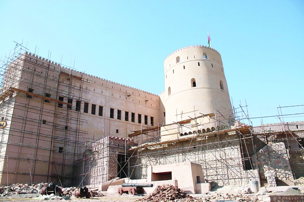 Rustaq Fort restoration gains pace - Oman Observer