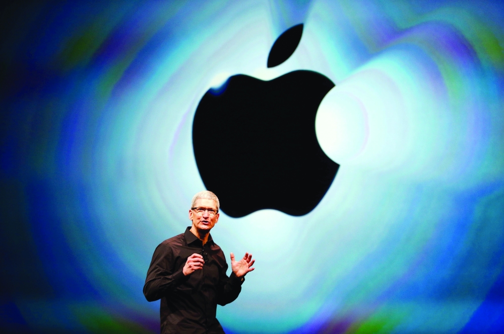 Apple becomes first company to hit $3 trillion market value, then slips - Oman Observer