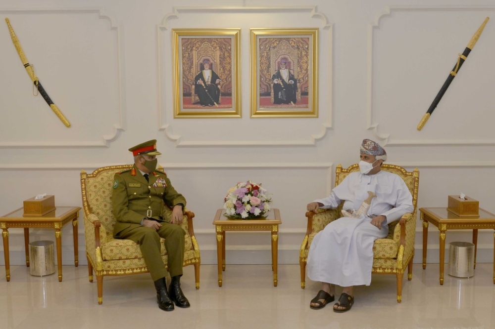 Defence Ministry Secretary General Receives Chief of Bahrain Defense ...