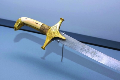 National Museum displays saber, dagger of Imam Saif bin Sultan al ...