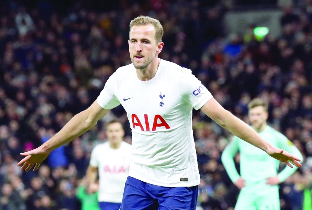 Spurs progress with Kane double - Oman Observer