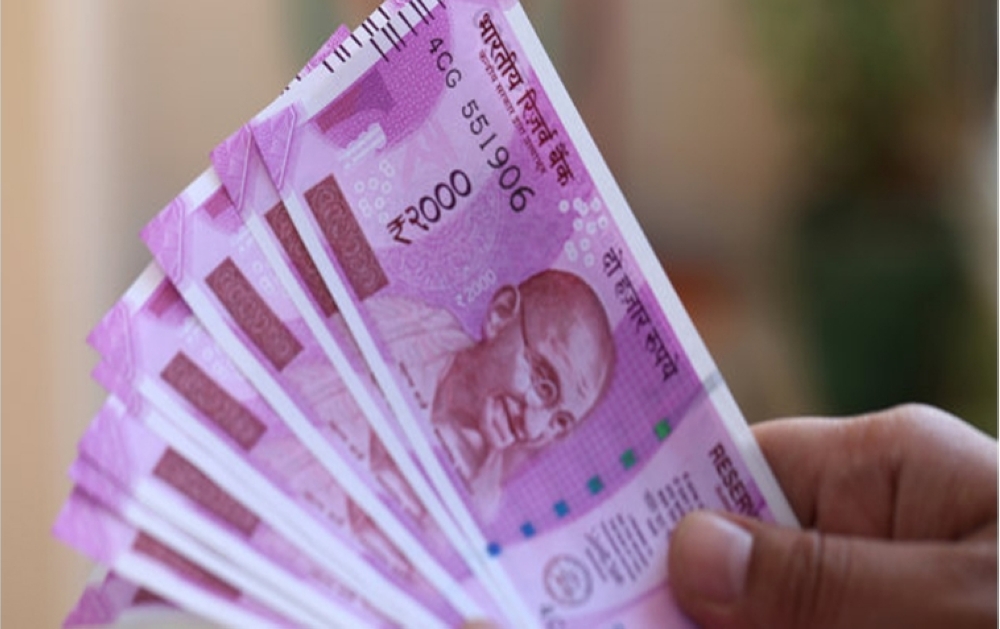 Indian rupee touches 200 per Omani riyal - Oman Observer