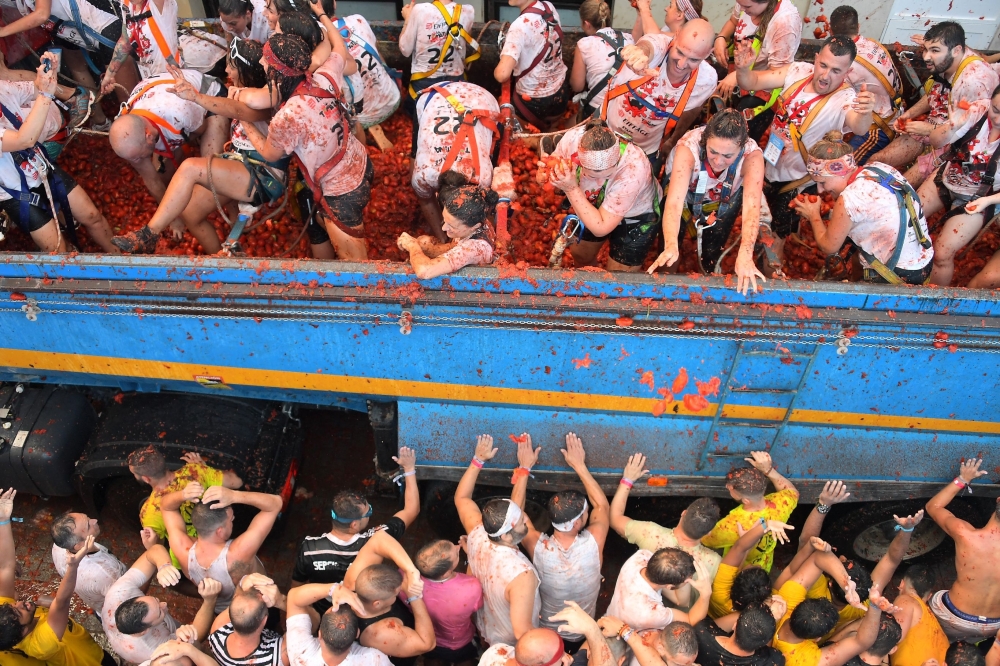 Spain's tomato food fight fiesta returns - Oman Observer