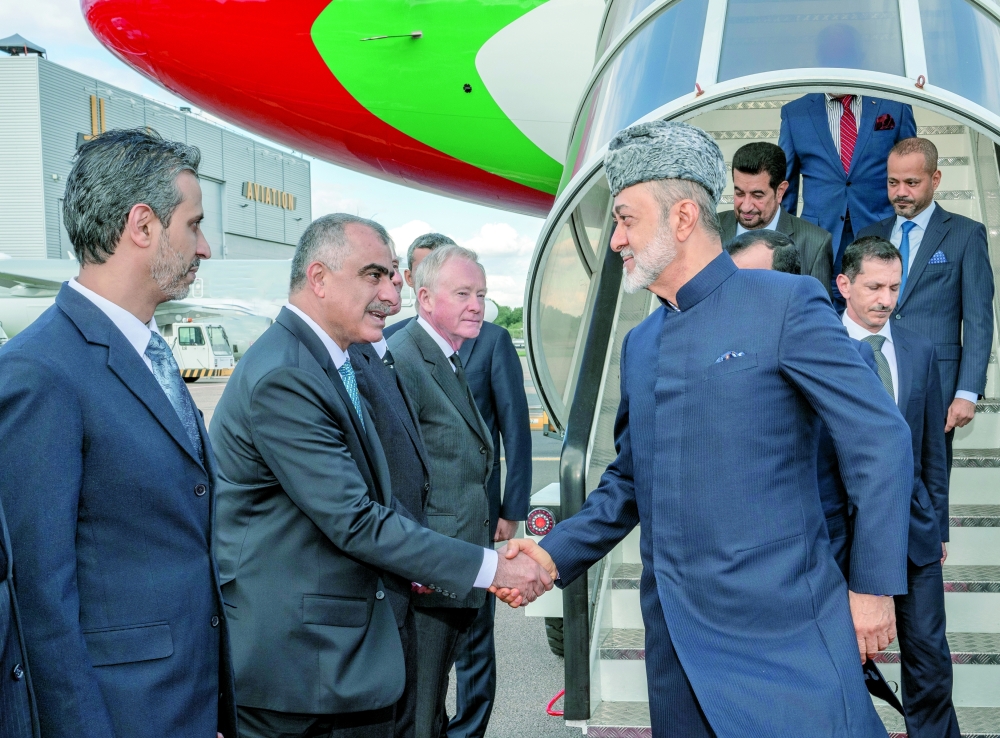 His Majesty arrives in UK - Oman Observer