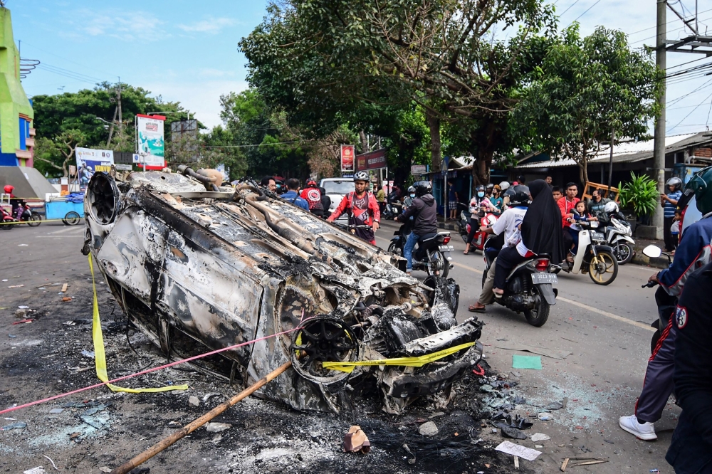 Indonesia football stadium riot toll rises to 174 - Oman Observer