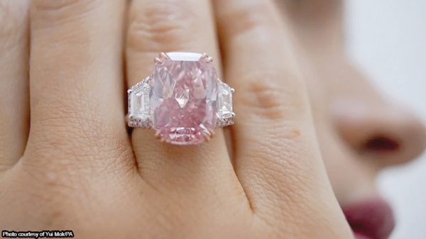 Pink diamond sells for nearly $58 million in Hong Kong - Oman Observer