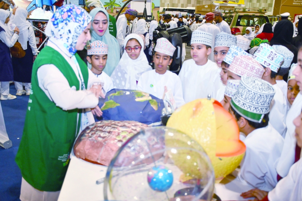 Students flock to science festival - Oman Observer