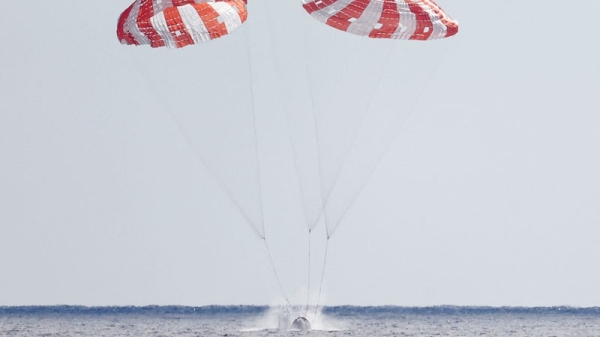 Orion splashes down after lunar voyage - Oman Observer
