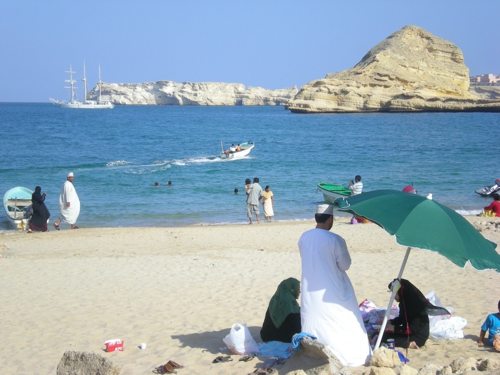 Muscat Municipality inks pact to improve cleanliness at beaches - Oman ...