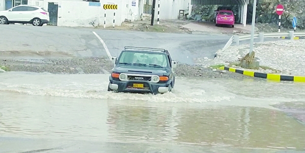 Motorists book for crossing wadis - Oman Observer