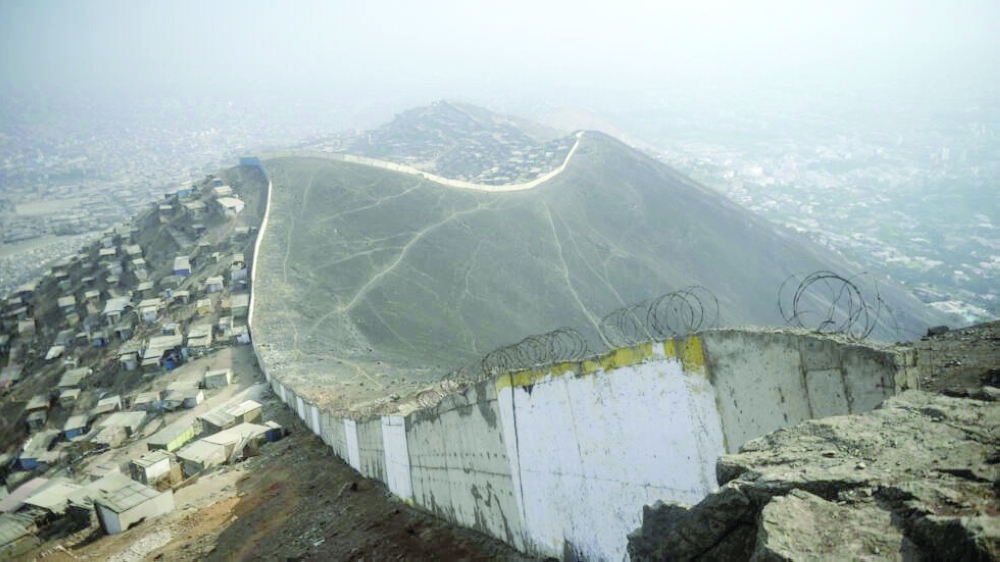 'Wall of Shame' dividing rich and poor to be demolished - Oman Observer