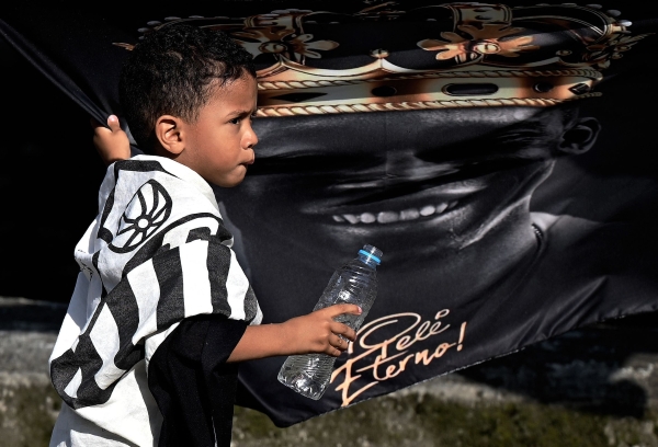 Pele lives on in 738 Peruvian children named after him - Oman Observer