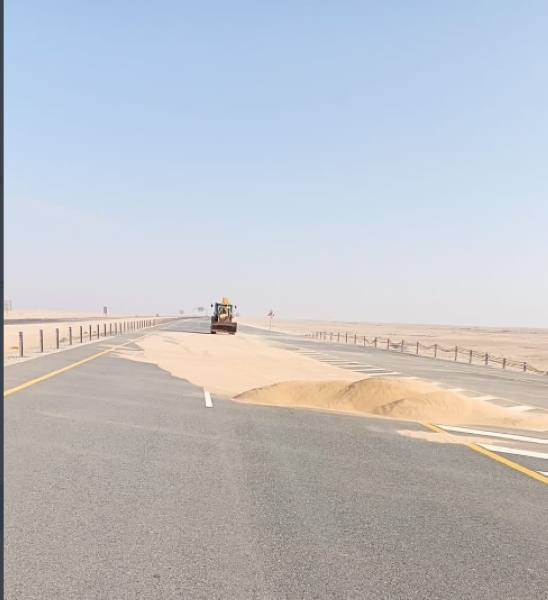 Authorities warn of sand accumulation on roads - Oman Observer