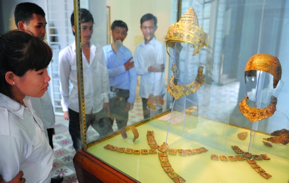 Britain returns trove of Angkor crown jewels to Cambodia - Oman Observer