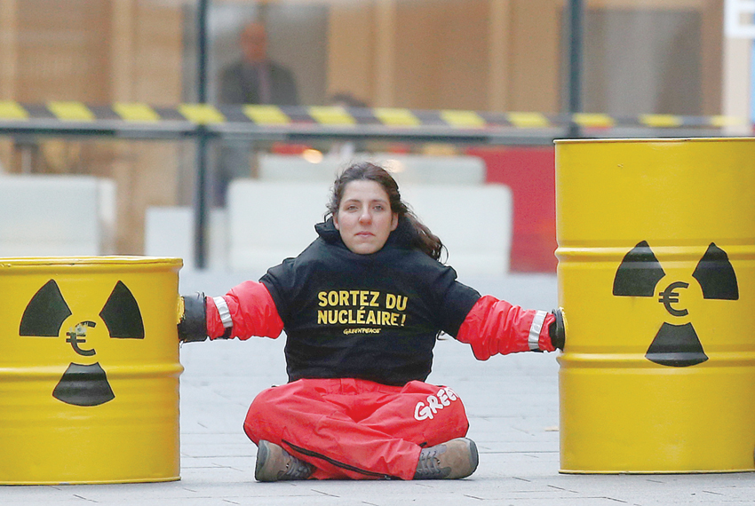 Greenpeace activists hold anti-nuclear protest - Oman Observer