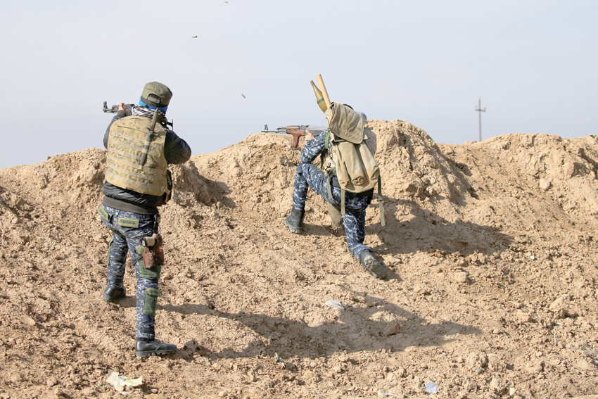 Iraqi forces reach Mosul bridge, enter university complex - Oman Observer