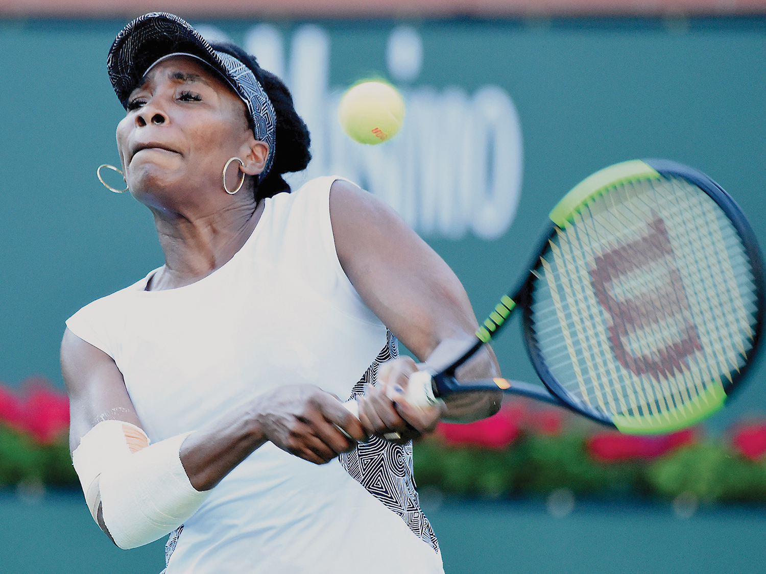 Venus battles back to beat Jankovic, advance at Indian Wells - Oman ...
