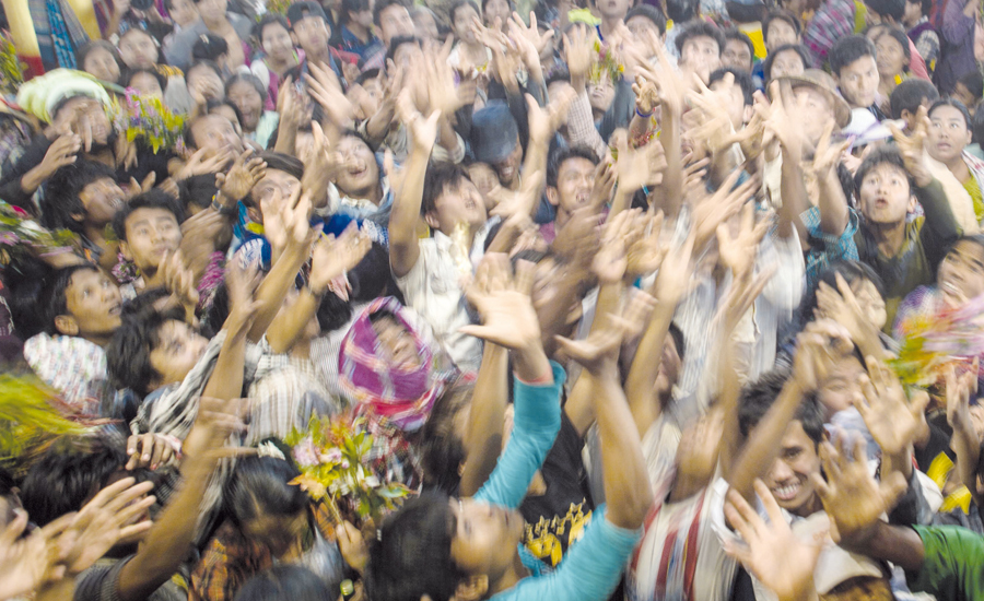 Devotees dance for Myanmar party spirit - Oman Observer