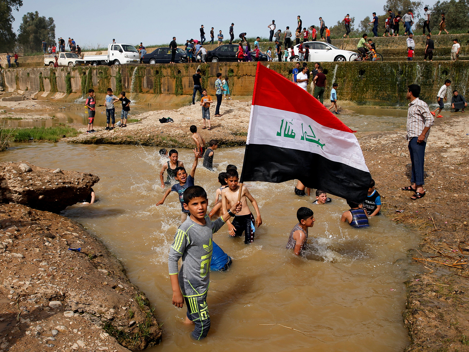 Iraqis savour small joys of life at waterfalls after IS ouster - Oman ...