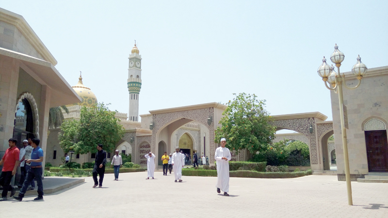 Mosques overflow on last Friday of Ramadhan - Oman Observer