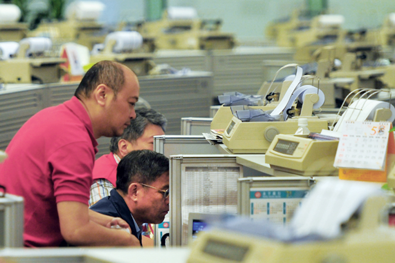 Asian traders take stock after fresh Wall St record - Oman Observer