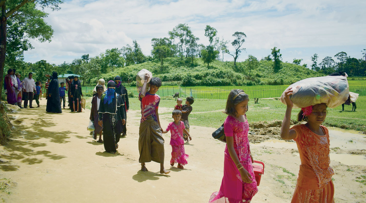 Thousands flee Myanmar violence - Oman Observer