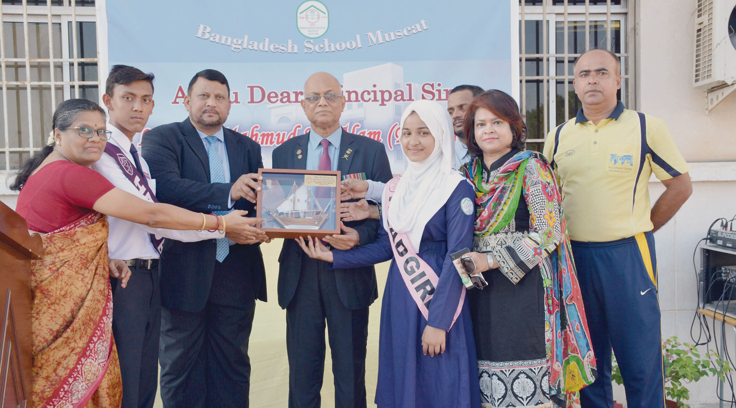 BSM bids farewell to principal - Oman Observer