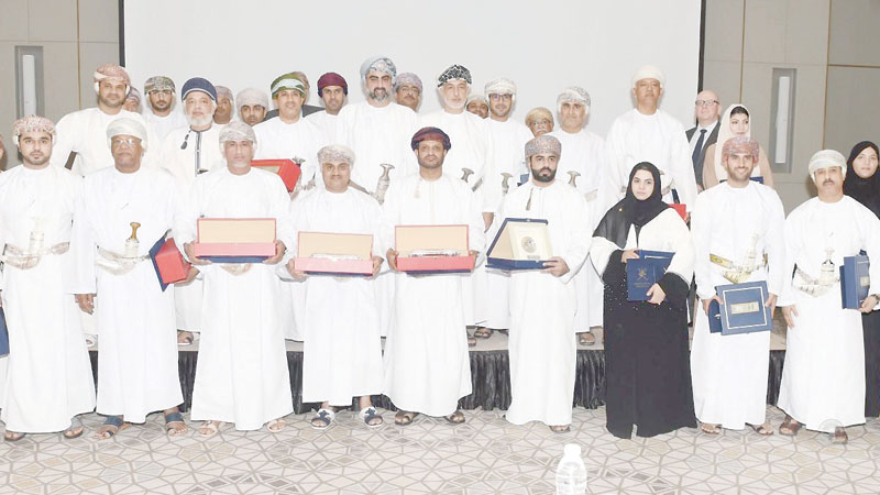 32 pvt institutions honoured for social programmes - Oman Observer