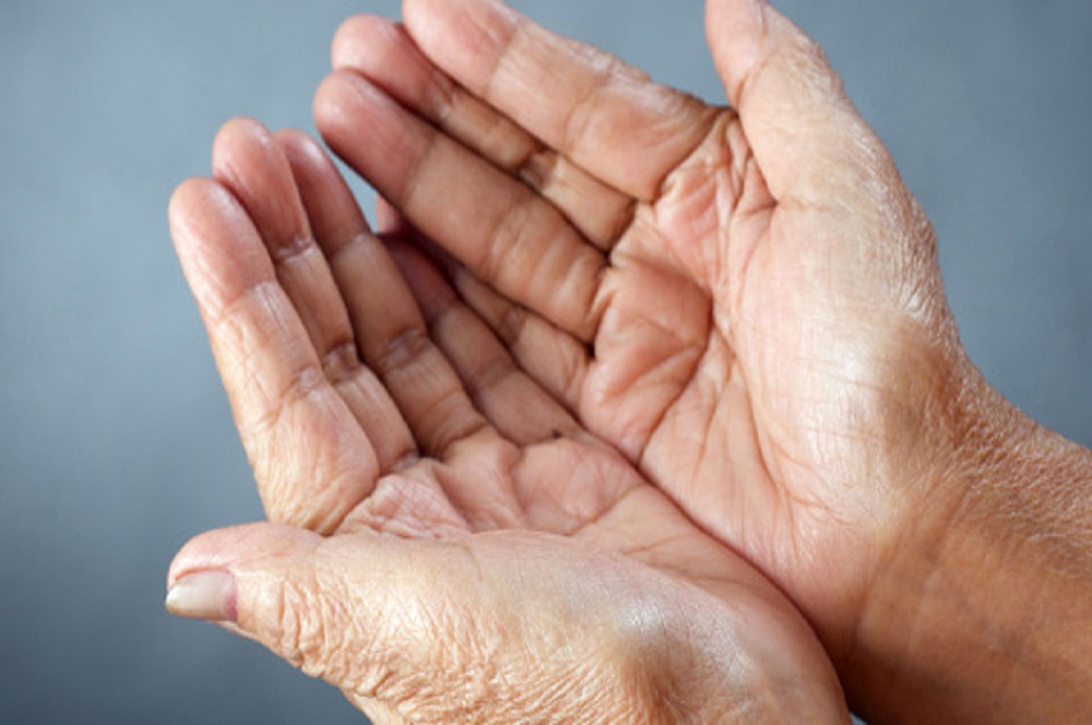 Are liberal visa rules aiding begging? - Oman Observer