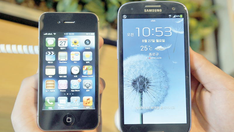 Apple and Samsung settle lengthy iPhone patent battle - Oman Observer