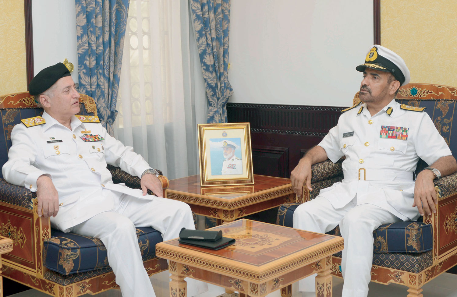 Oman, Pakistan naval chiefs meet - Oman Observer