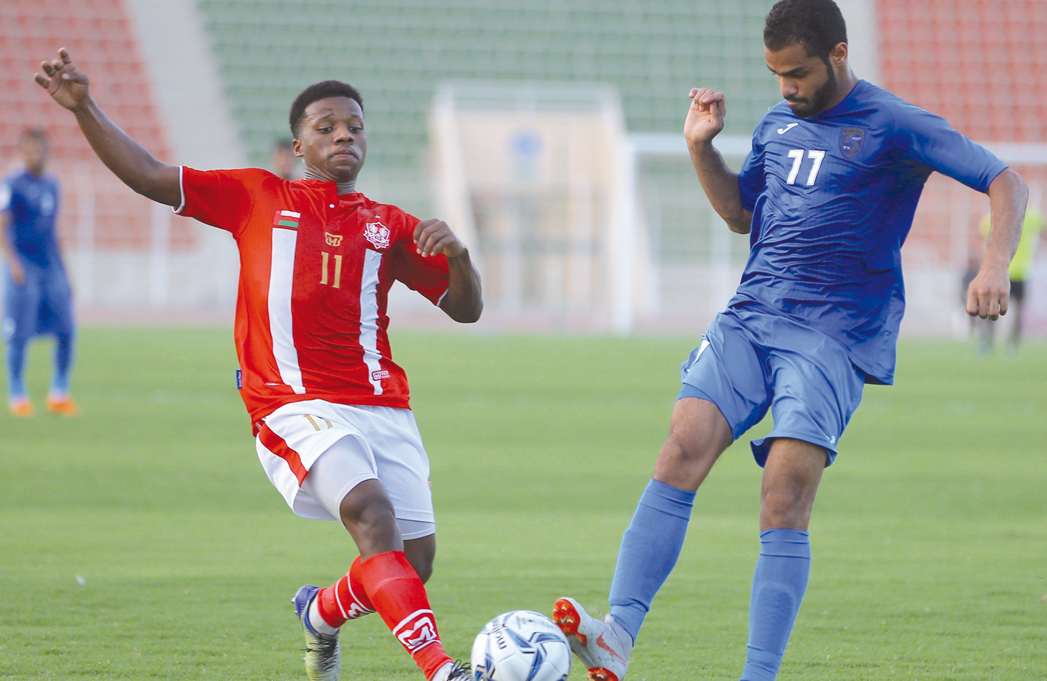 leaders dhofar take on oman club - Oman Observer