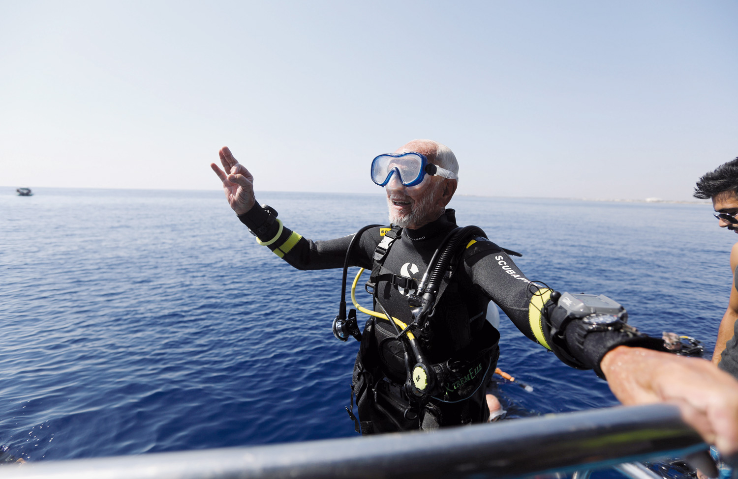 At 95, WW2 vet breaks own record as oldest scuba diver - Oman Observer