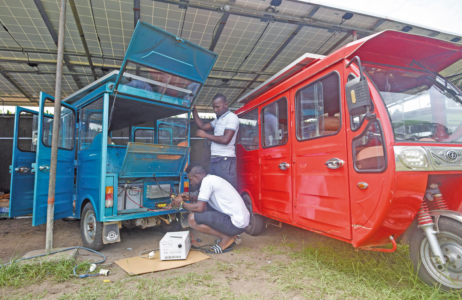 Ivory Coast looks to solar vehicles to replace bush taxis - Oman Observer
