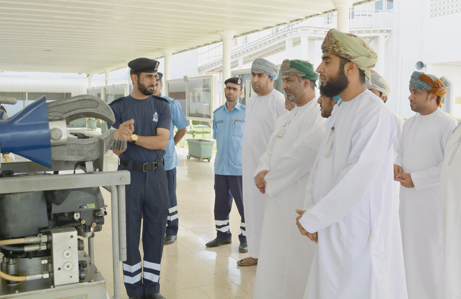 Rustaq College hosts open day for Civil Defence - Oman Observer
