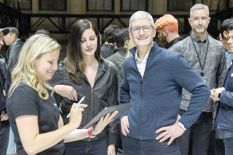 Apple delivers strong profits, but investors punish shares - Oman Observer