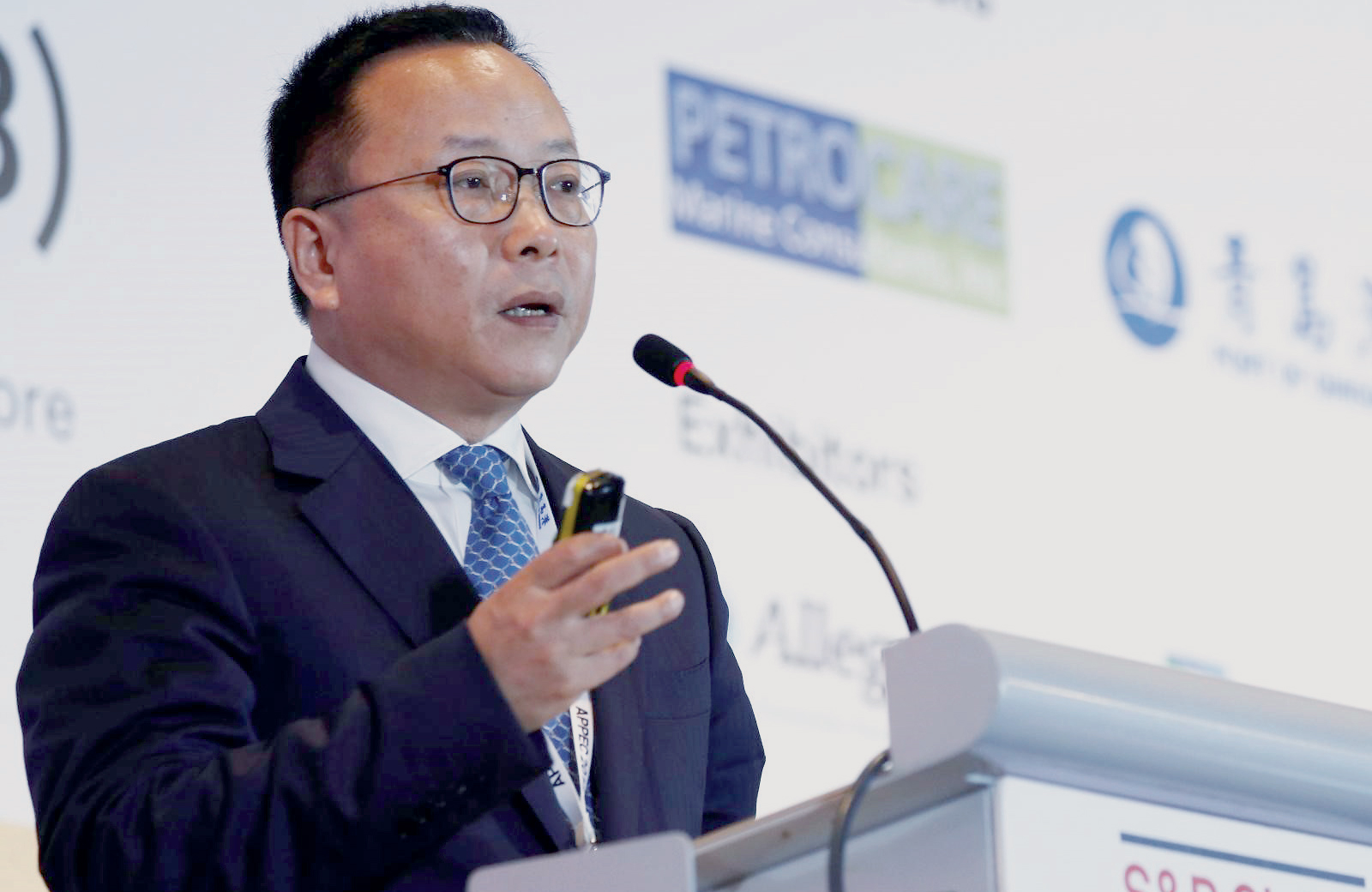 Sinopec suspends top officials at trading arm - Oman Observer