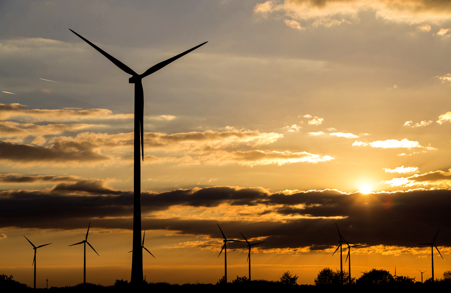 Oman’s first wind turbine installed in Dhofar - Oman Observer
