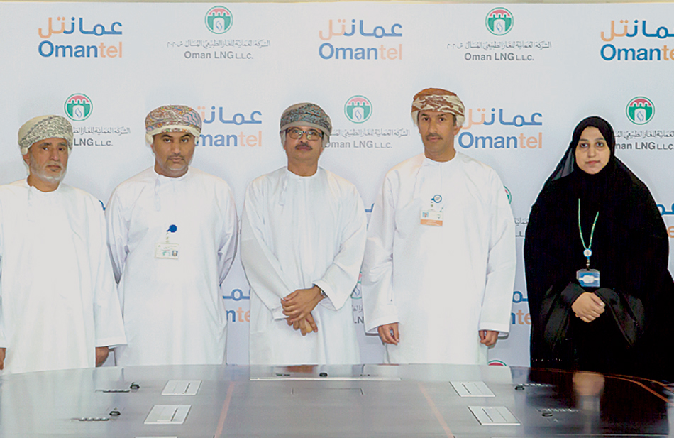 Omantel and Oman LNG build bridges towards HR Excellence - Oman Observer