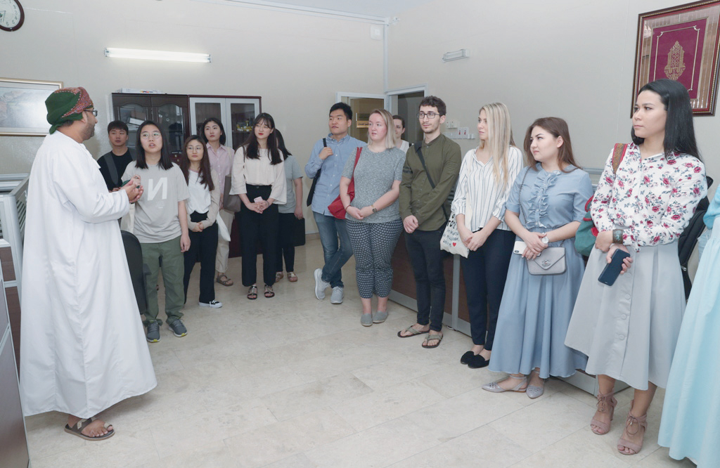 SQU receives Arabic learners from abroad - Oman Observer