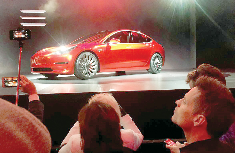 Tesla debuts $35,000 Model 3; online sales only - Oman Observer