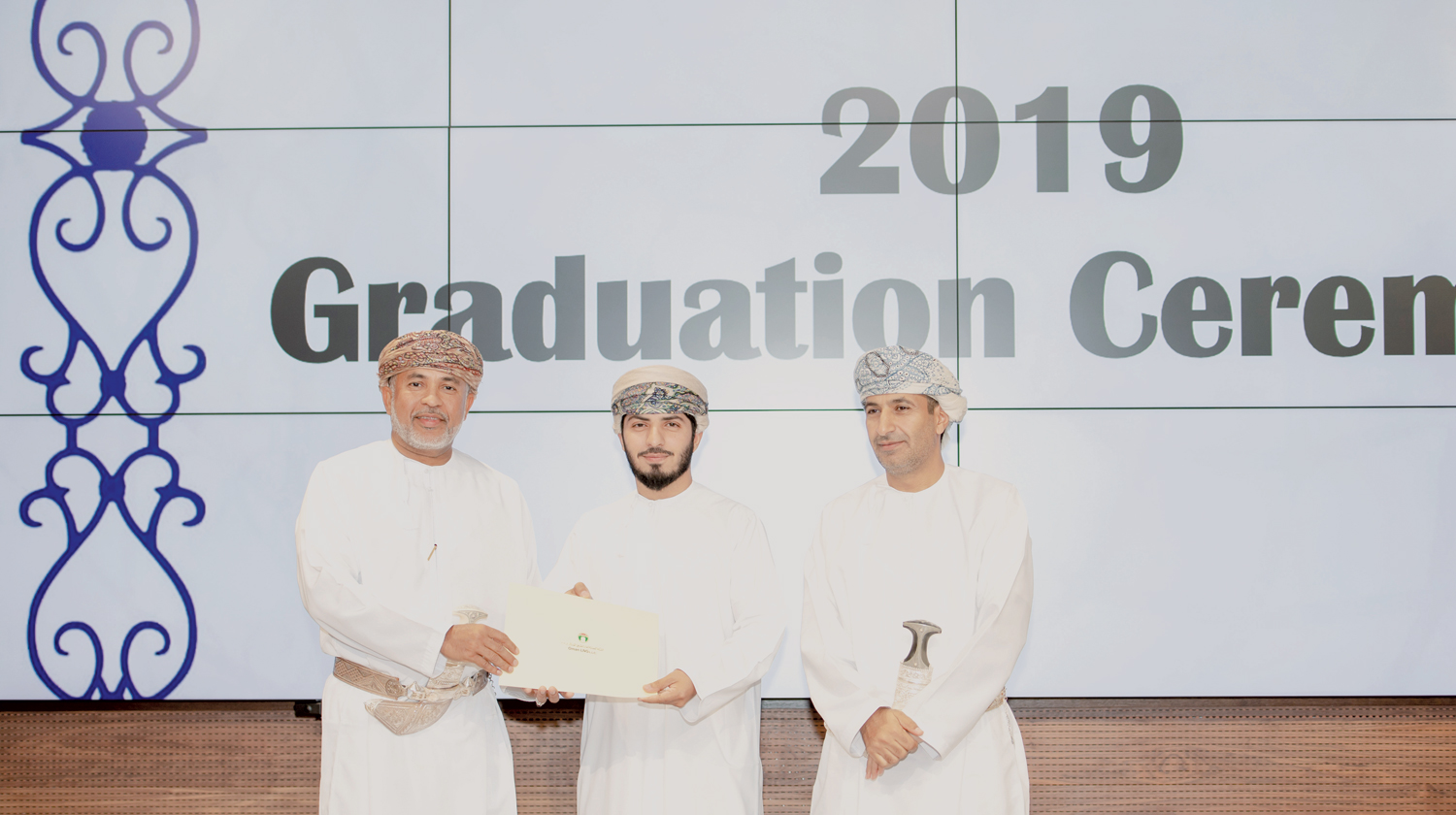 Oman LNG celebrates staff graduation - Oman Observer