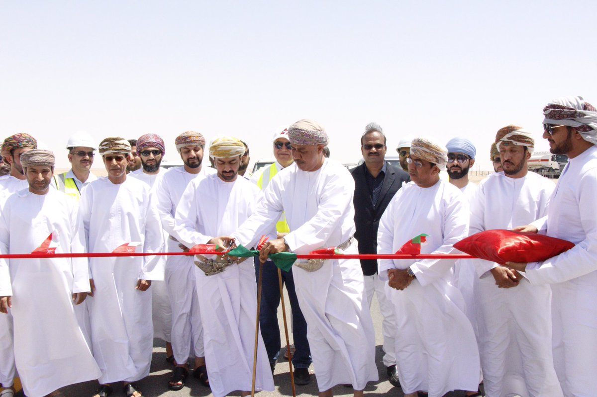 140km stretch of Adam-Thumrait road dualisation project opens - Oman ...